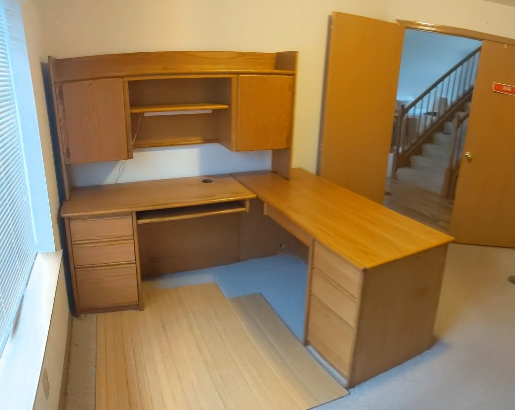 Solid Wood Sectional Desk for Sale in Marysville, WA - OfferUp