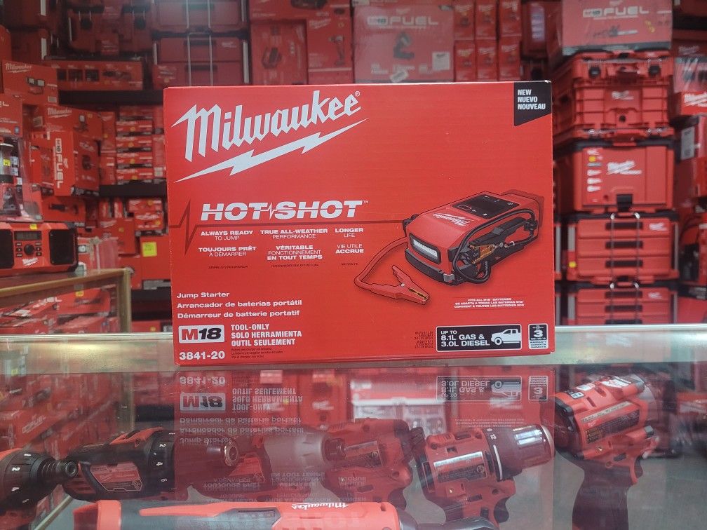MILWAUKEE M18 HOT SHOT JUMP STARTER for Sale in Redlands, CA - OfferUp