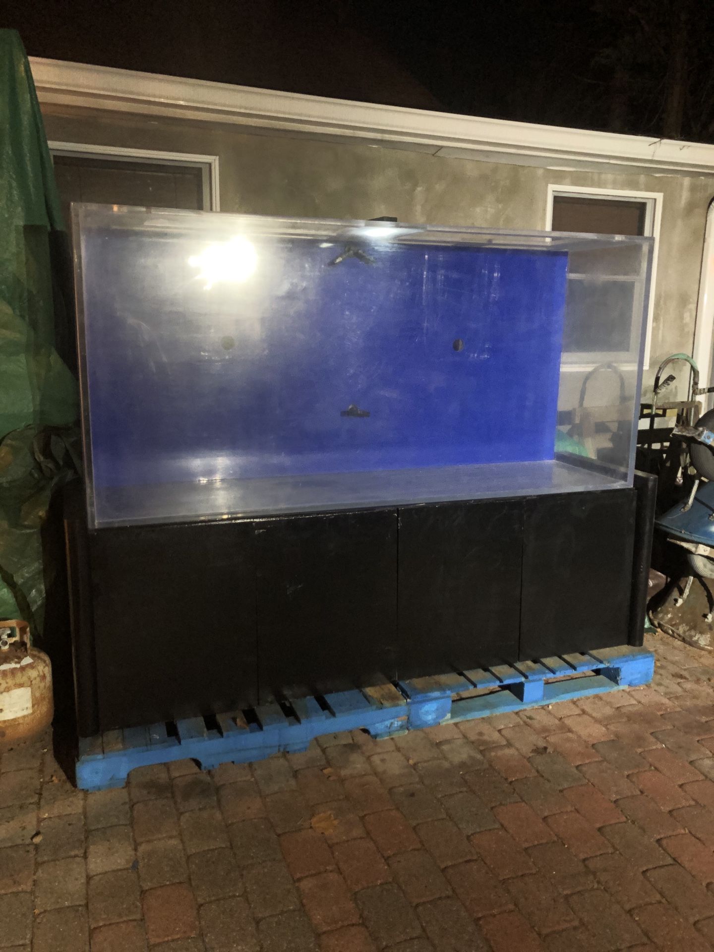 400 gallon fish tank for Sale in Oceanside, NY - OfferUp