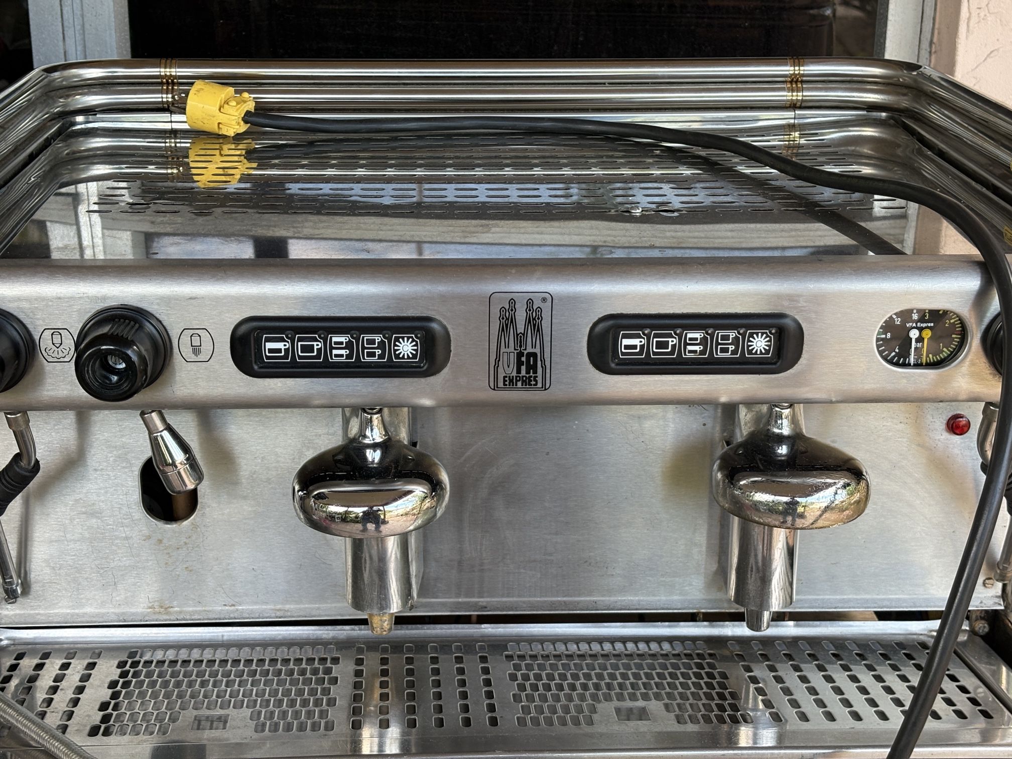 VFA Express Expresso Machine In Good Working Condition for Sale in ...