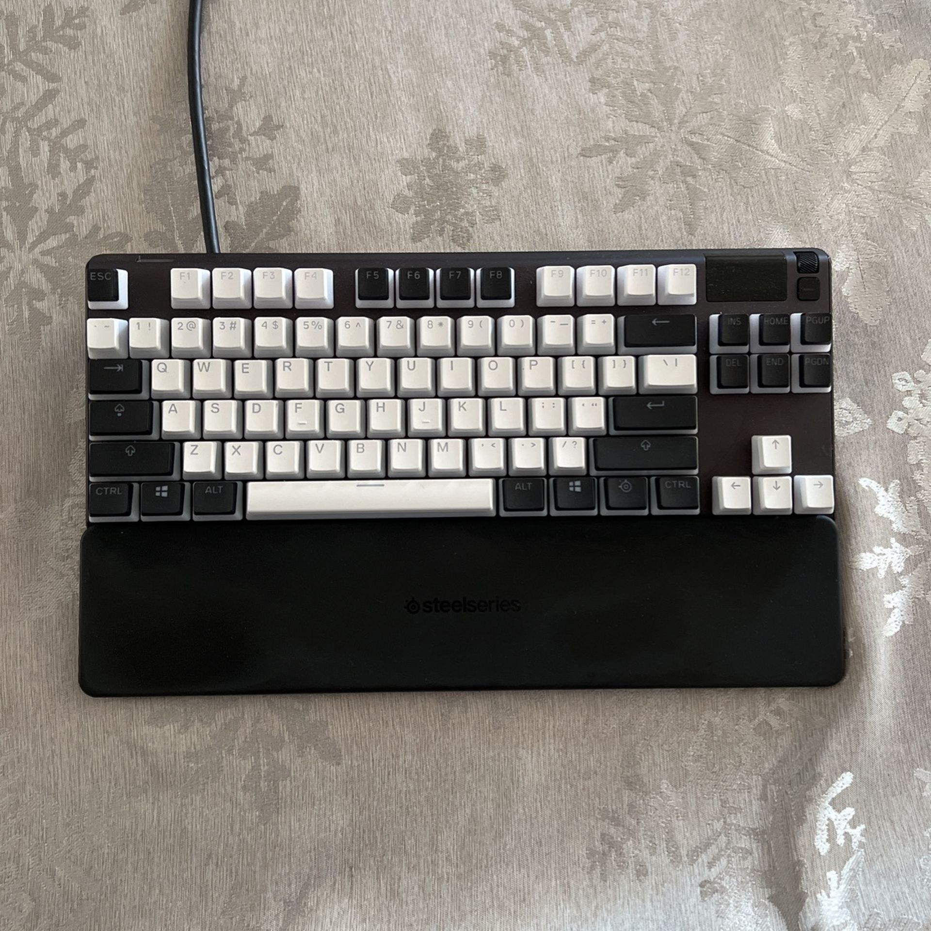 Steel Series Pro TKL Keyboard for Sale in Fontana, CA - OfferUp