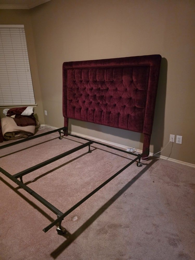 King Size Velvet Headboard for Sale in Corinth, TX - OfferUp
