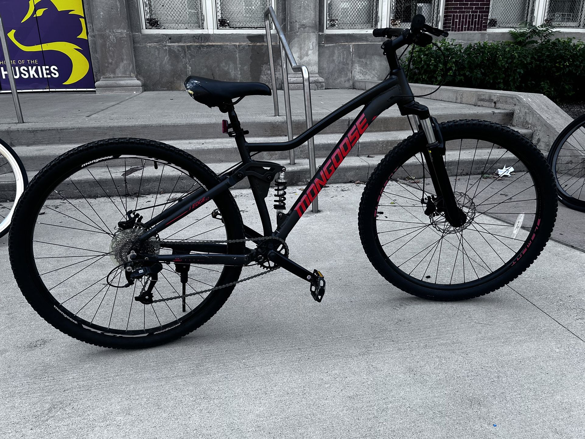 Mongoose 29 “Ledge X2 Mountain Bike,8 Speeds for Sale in Chicago, IL ...
