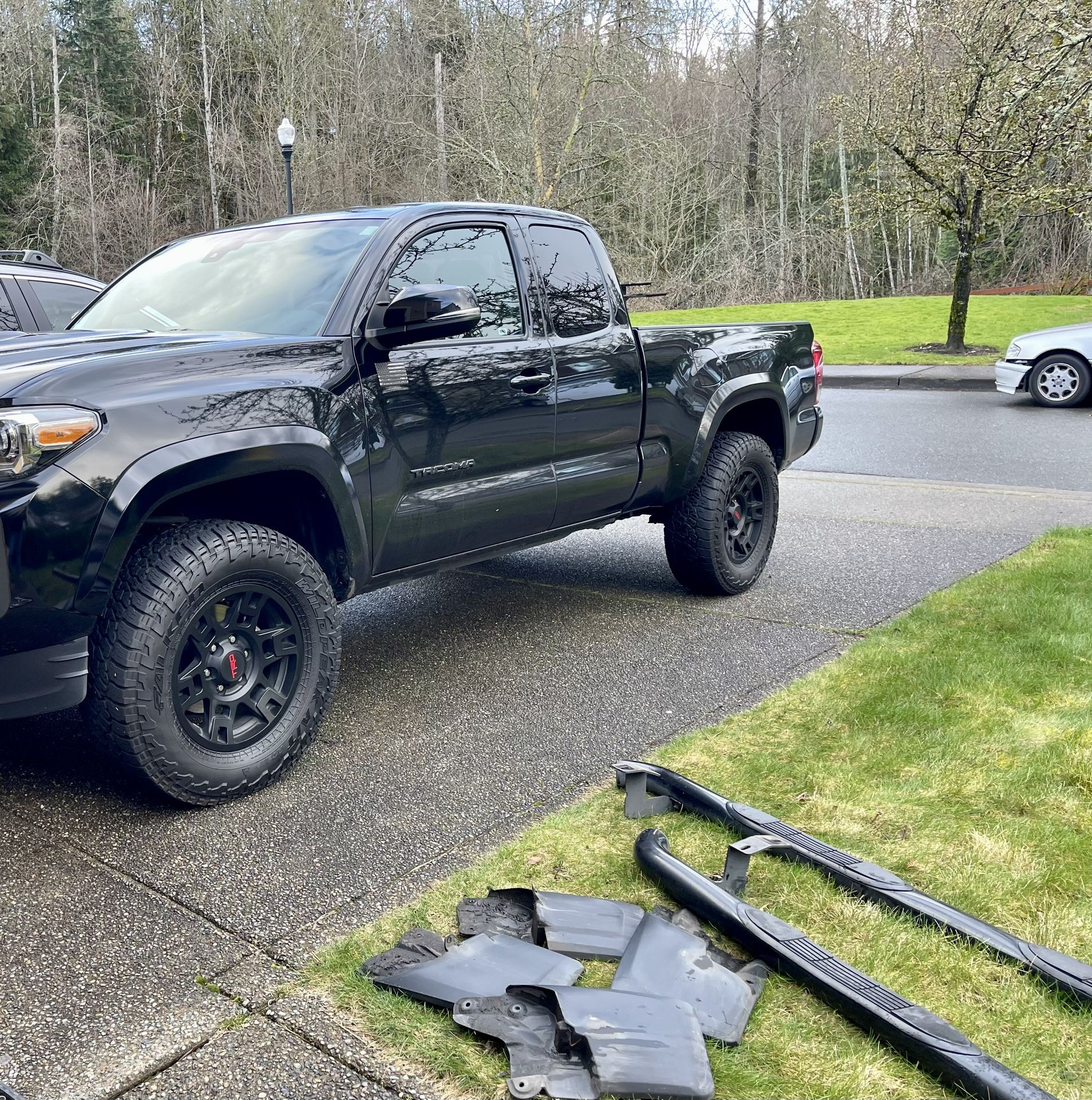3rd Gen Tacoma Access Cab Side Steps And Mud Flaps for Sale in Maple ...