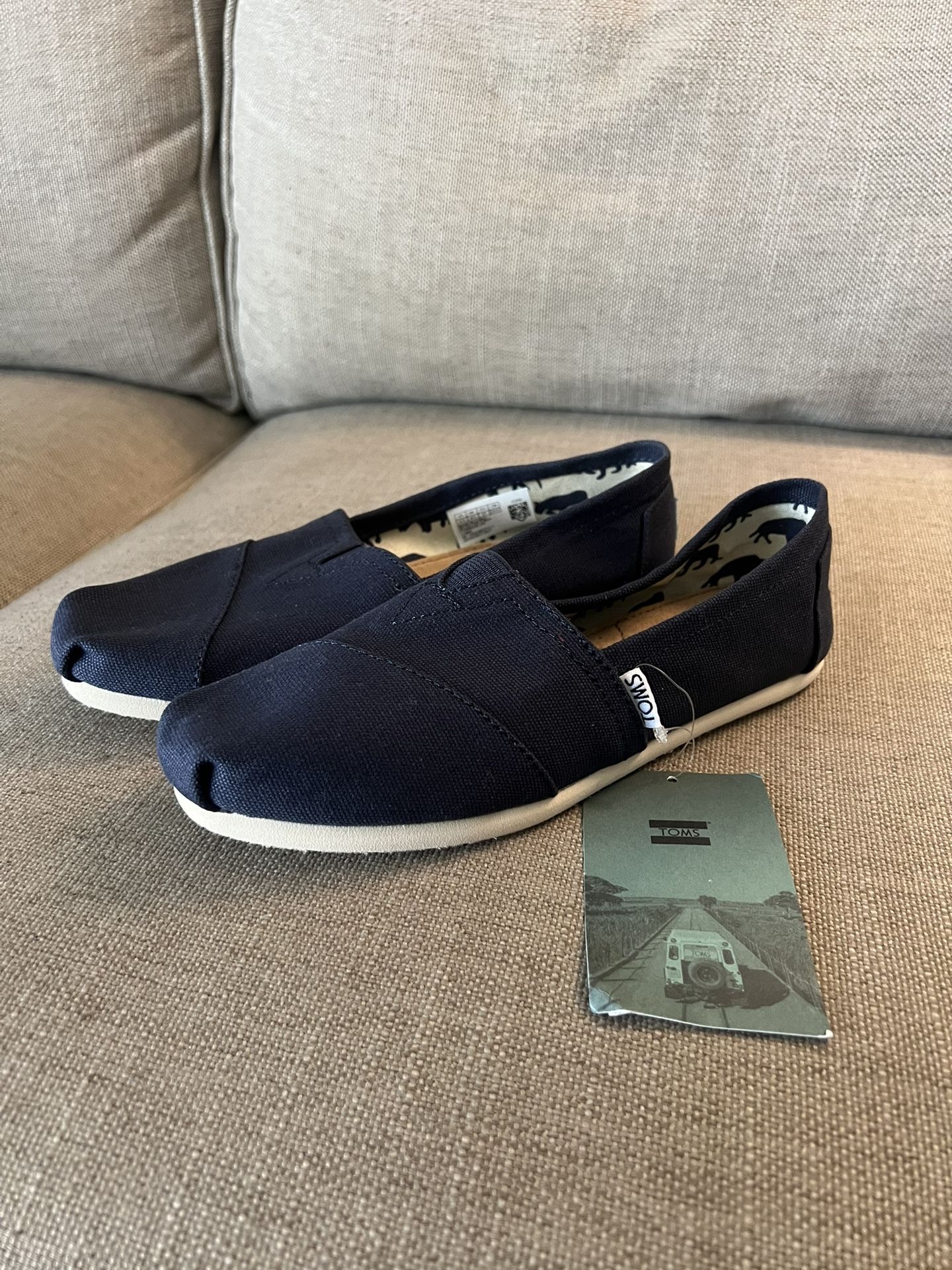 Women’s Navy Tom’s Size 6.5 for Sale in Montclair, CA - OfferUp