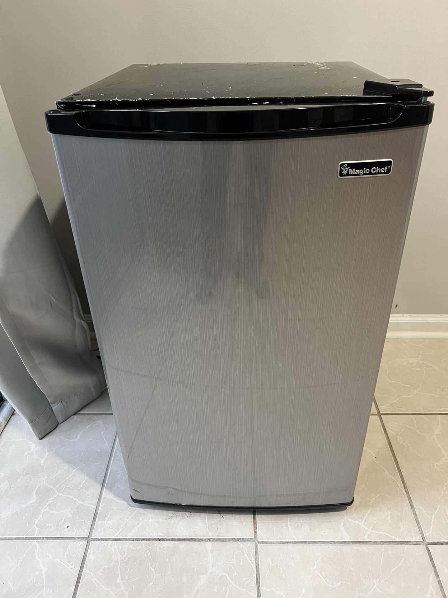 Free Mini Fridge for Sale in Peachtree Corners, GA - OfferUp