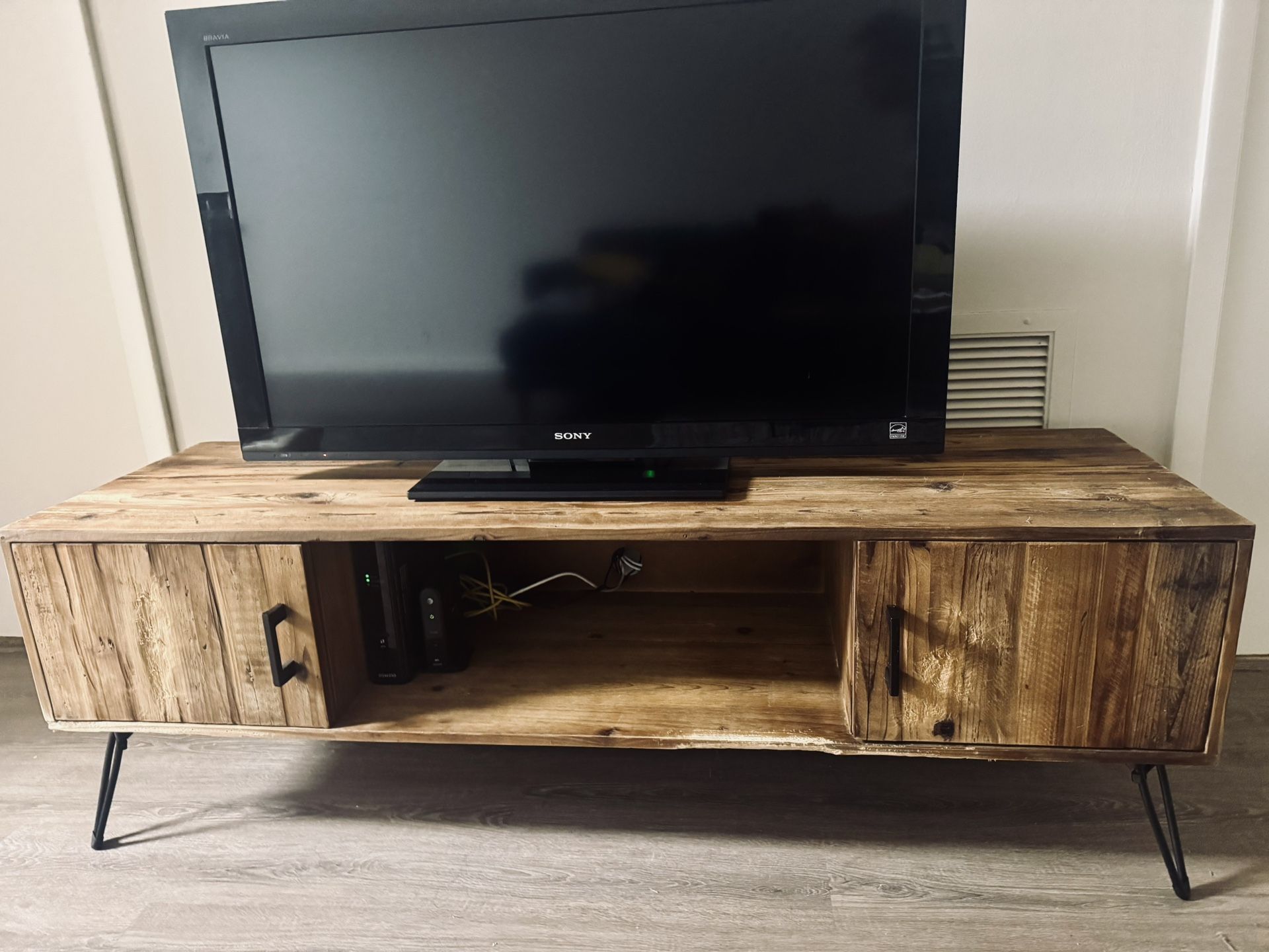 Solid Wood TV Stand - MOVING MUST SELL for Sale in Hialeah Gardens, FL ...