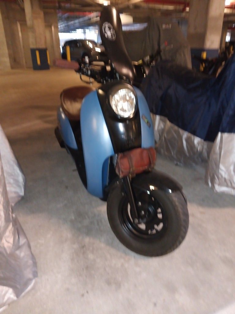 Custom Honda Metropolitan With Ruckus Setup! for Sale in North Miami ...