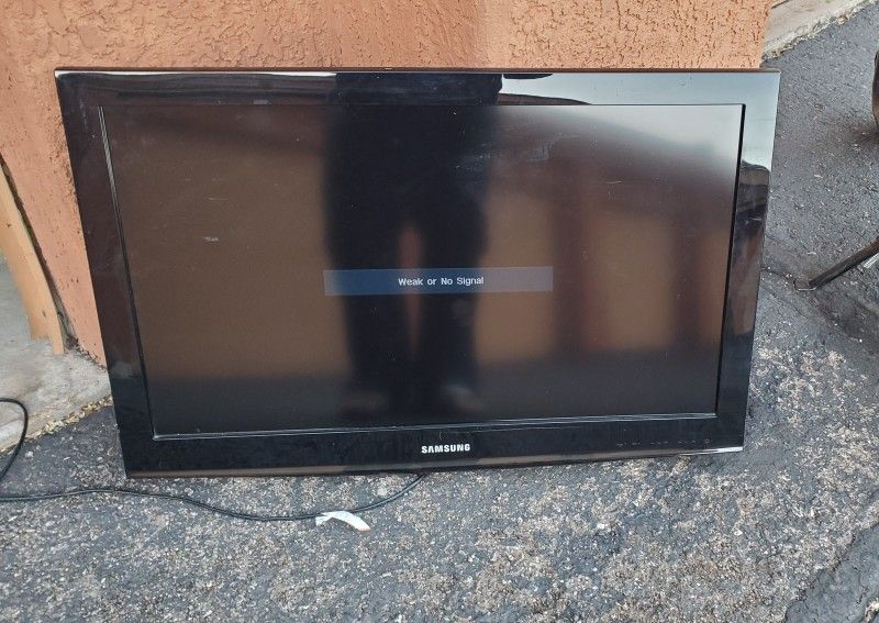 32 " Samsung TV No Crack See Photos ad description No Stand Was Wall ...