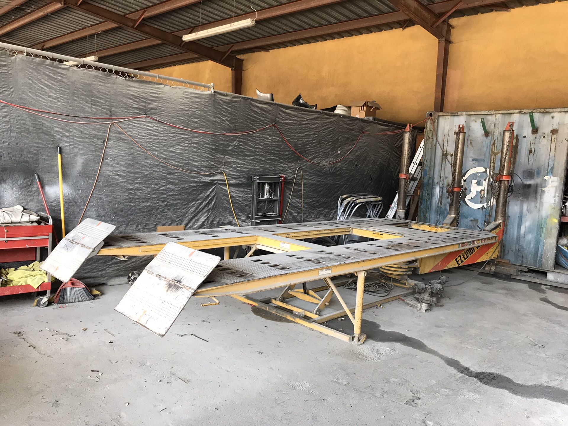 Chief EZ Liner 2 frame rack with universal clamps for Sale in Anaheim ...