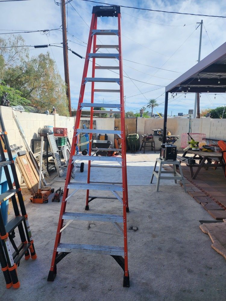 10 Ft Step Ladder for Sale in Phoenix, AZ - OfferUp