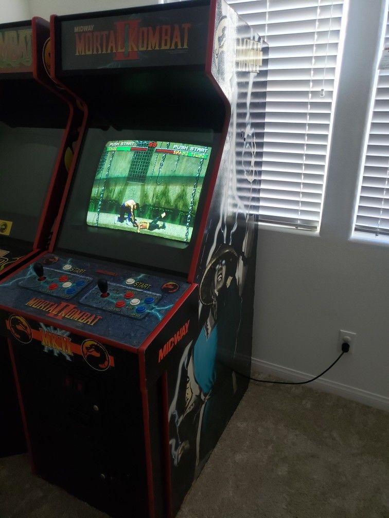 Original Mortal Kombat 2 Arcade Cabinet for Sale in North Las Vegas, NV ...