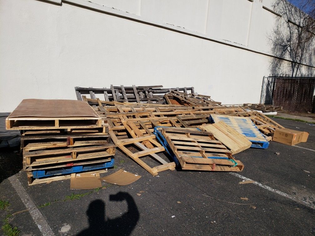 Free pallets and wood for Sale in Sacramento, CA - OfferUp