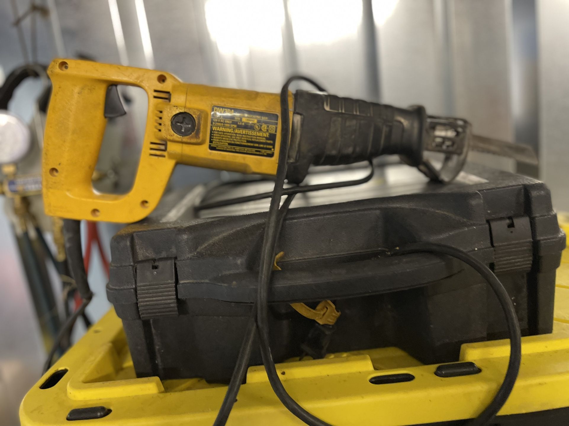 Dewalt dw304 reciprocating saw store