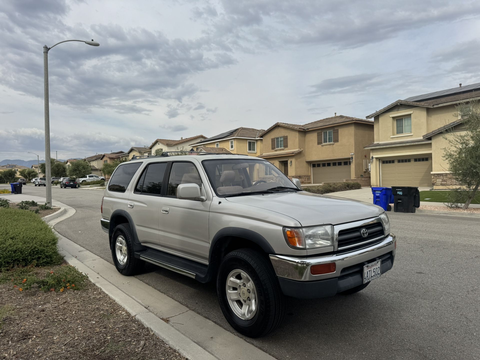 1998 Toyota 4Runner SR5 4WD for Sale in Fontana, CA - OfferUp
