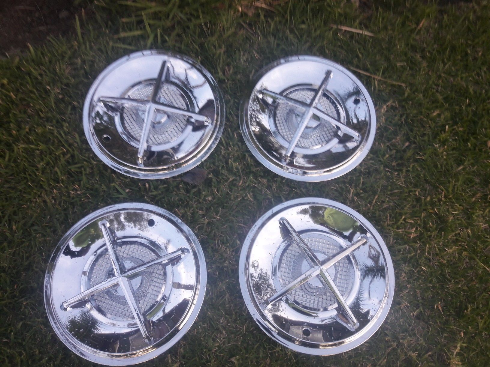 Old school 15 in cross bars hubcaps for Sale in Rialto, CA - OfferUp