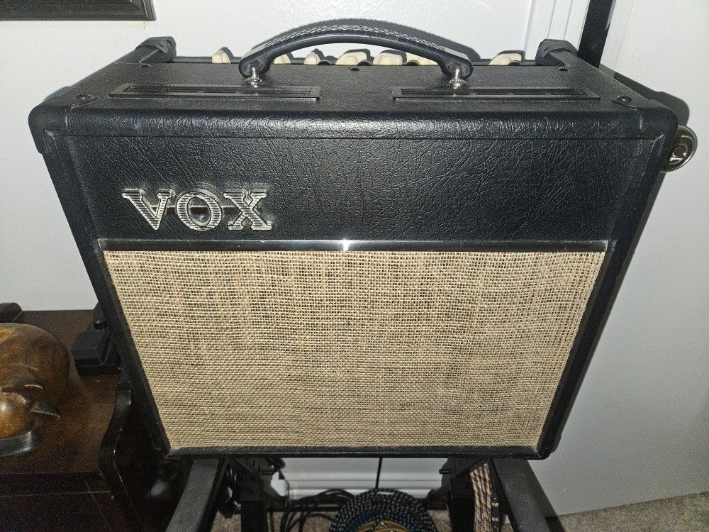 VOX VT40+ guitar amp with pedal for Sale in Houston, TX - OfferUp