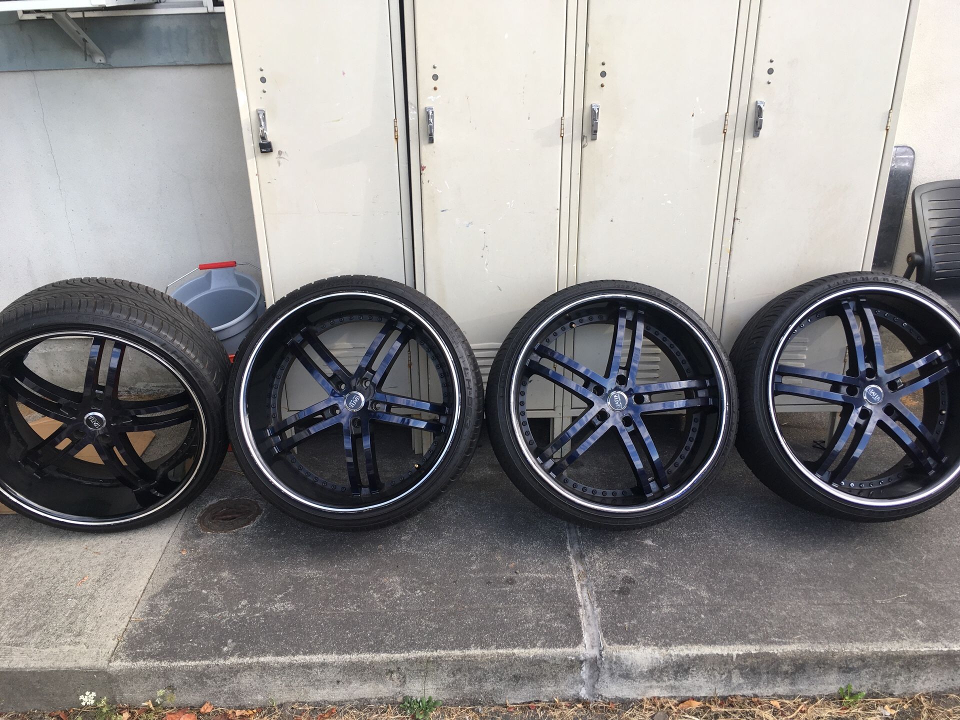 22 inch Status Staggered rims for Sale in Bellevue, WA - OfferUp