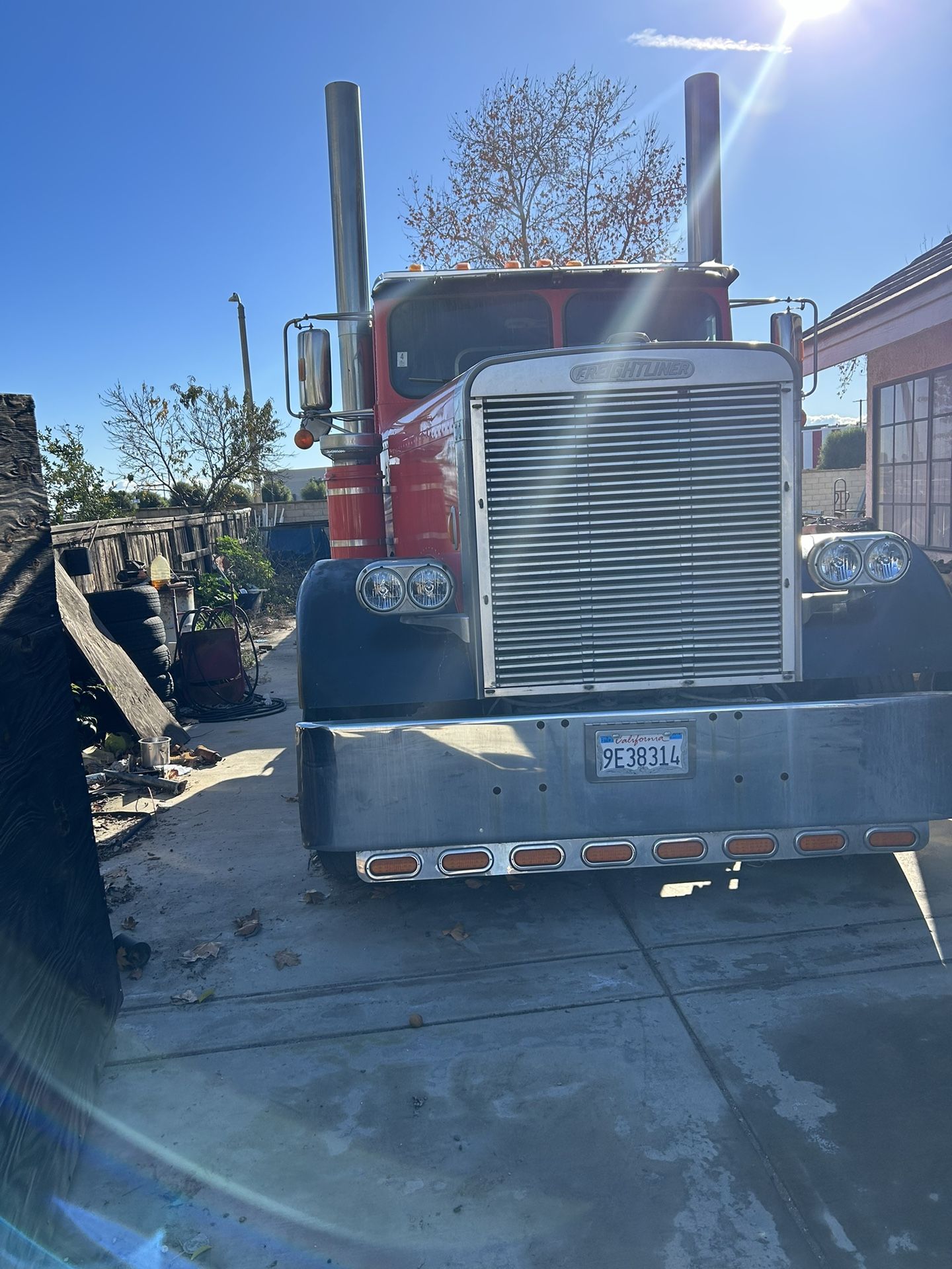 1985 Freight Liner Flat Bed Trailer for Sale in Moreno Valley, CA - OfferUp