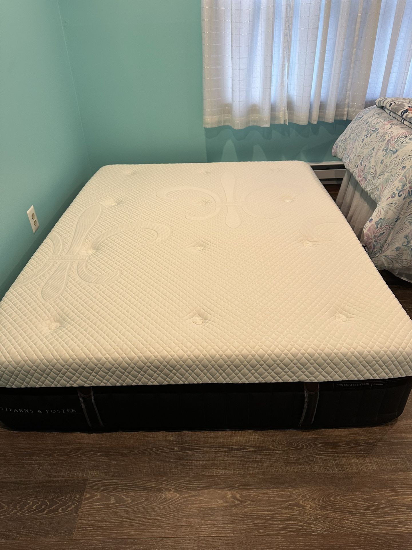 Sterns & Foster Lux Estate Hybrid Plush Medium Queen Mattress for Sale ...