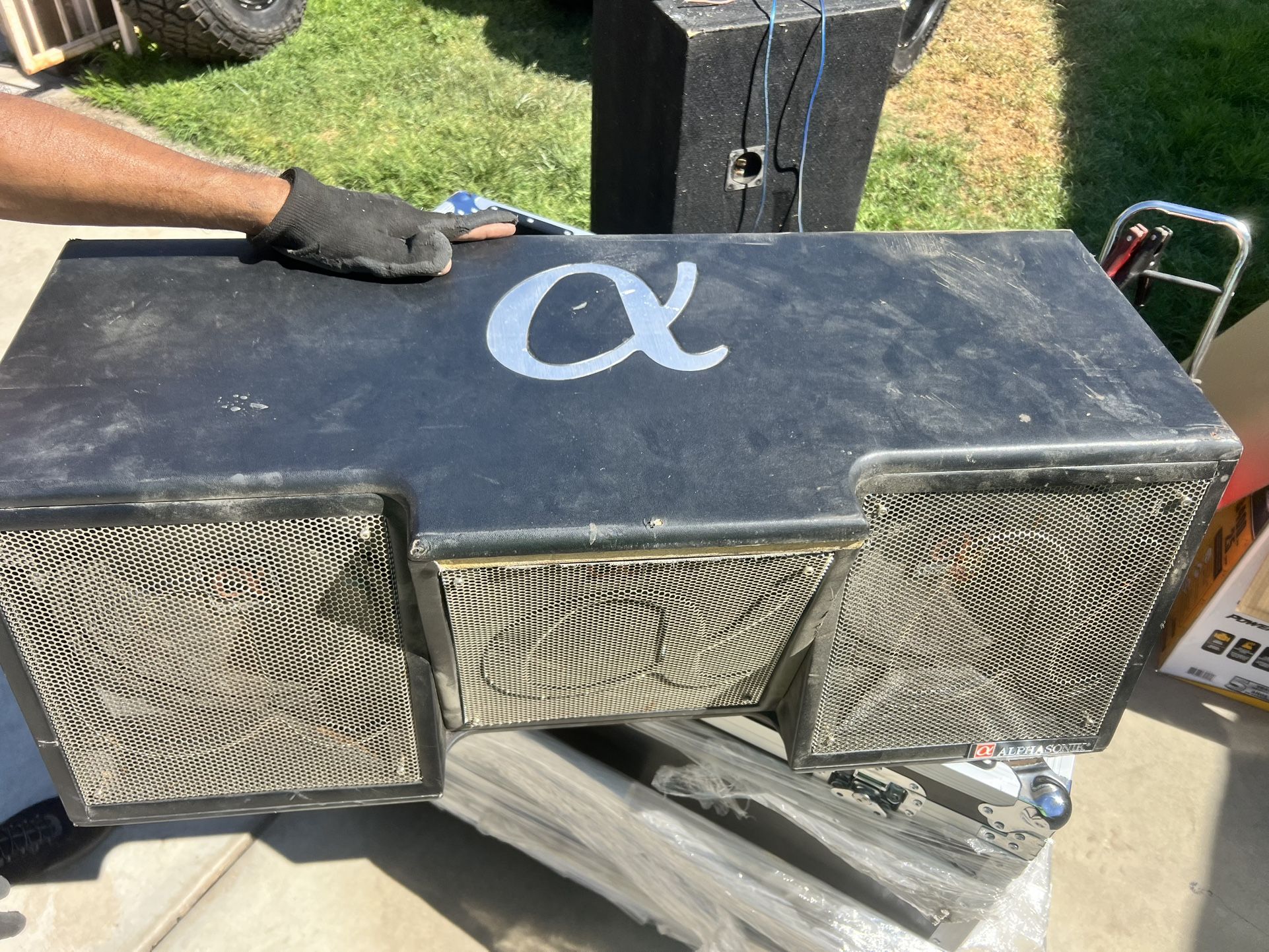 Speaker Box 10 Inch 3 Speakers In Box for Sale in Rialto, CA - OfferUp