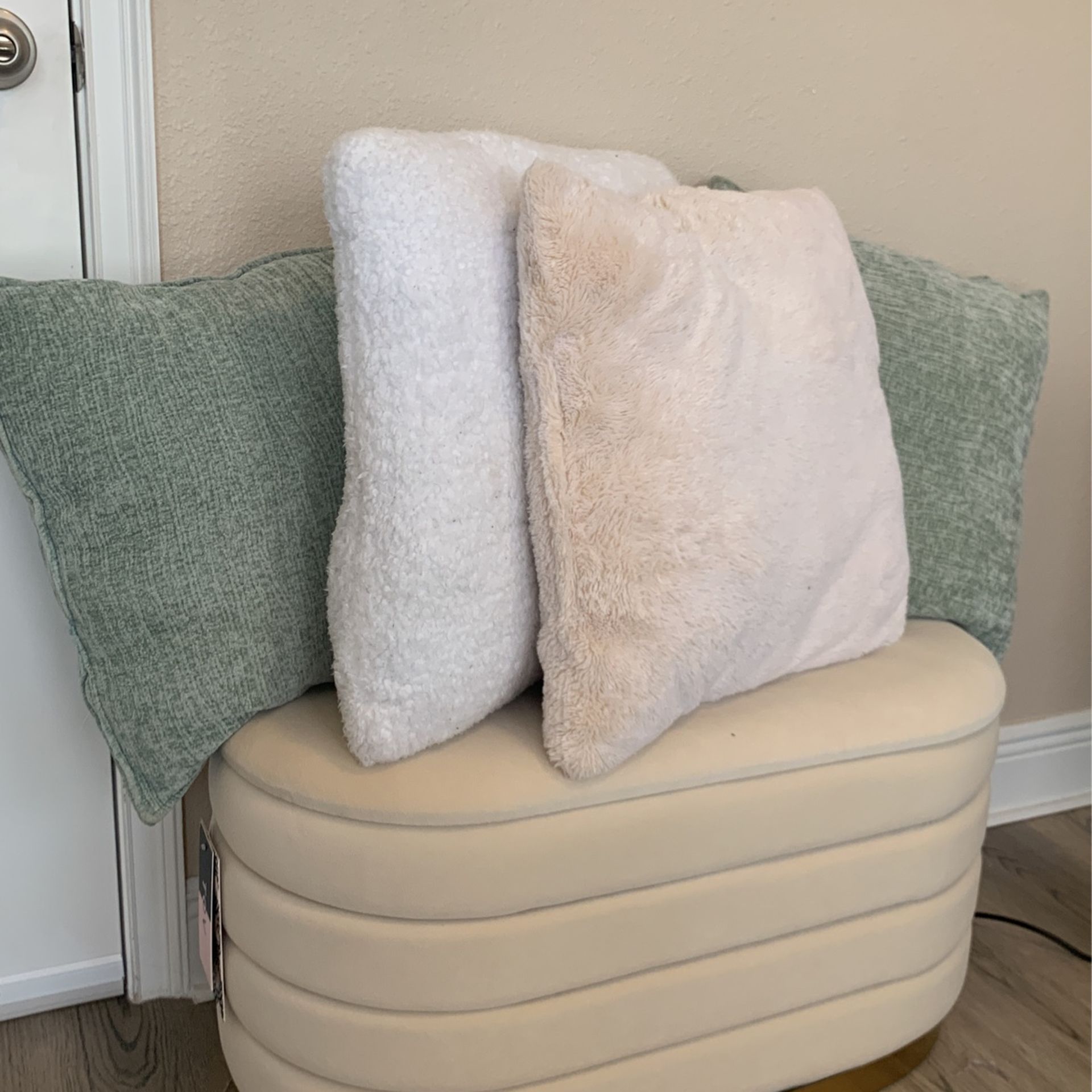 Premium Designer Pillows (4 Pack) for Sale in Orlando, FL - OfferUp