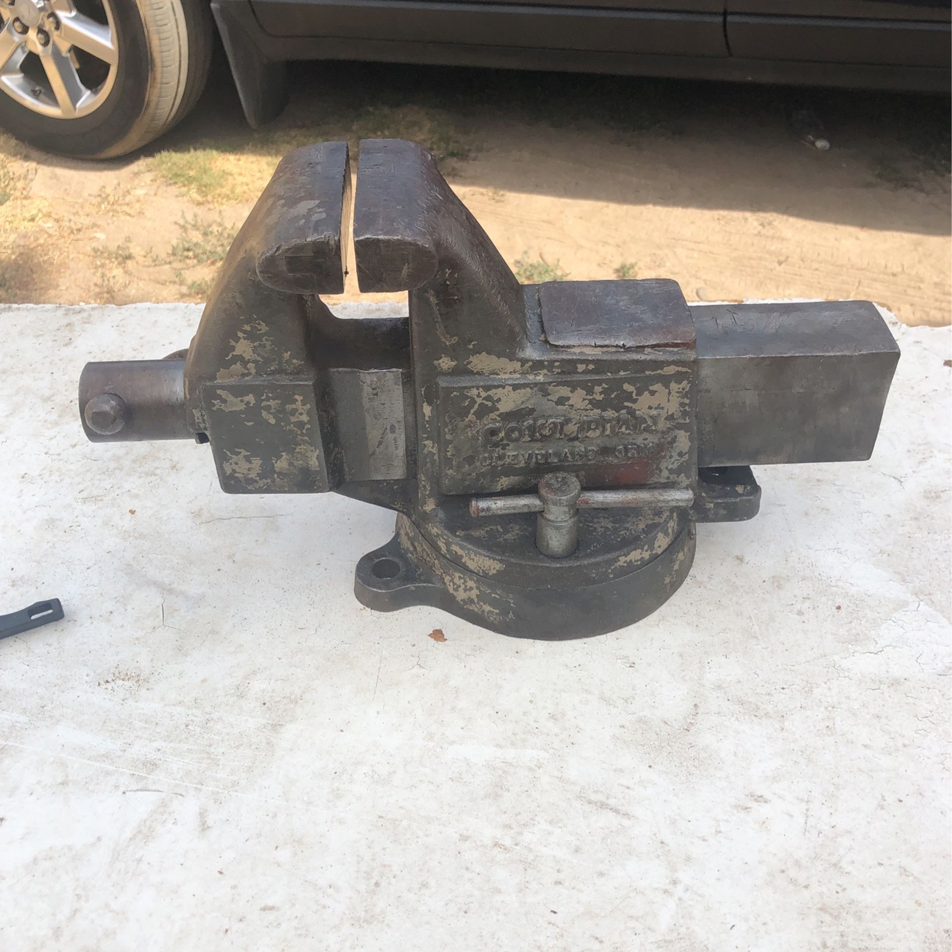 Columdian Cleveland Ohio Swivel Bench Vise Jaws 4 inch Wide By 17 Inch ...