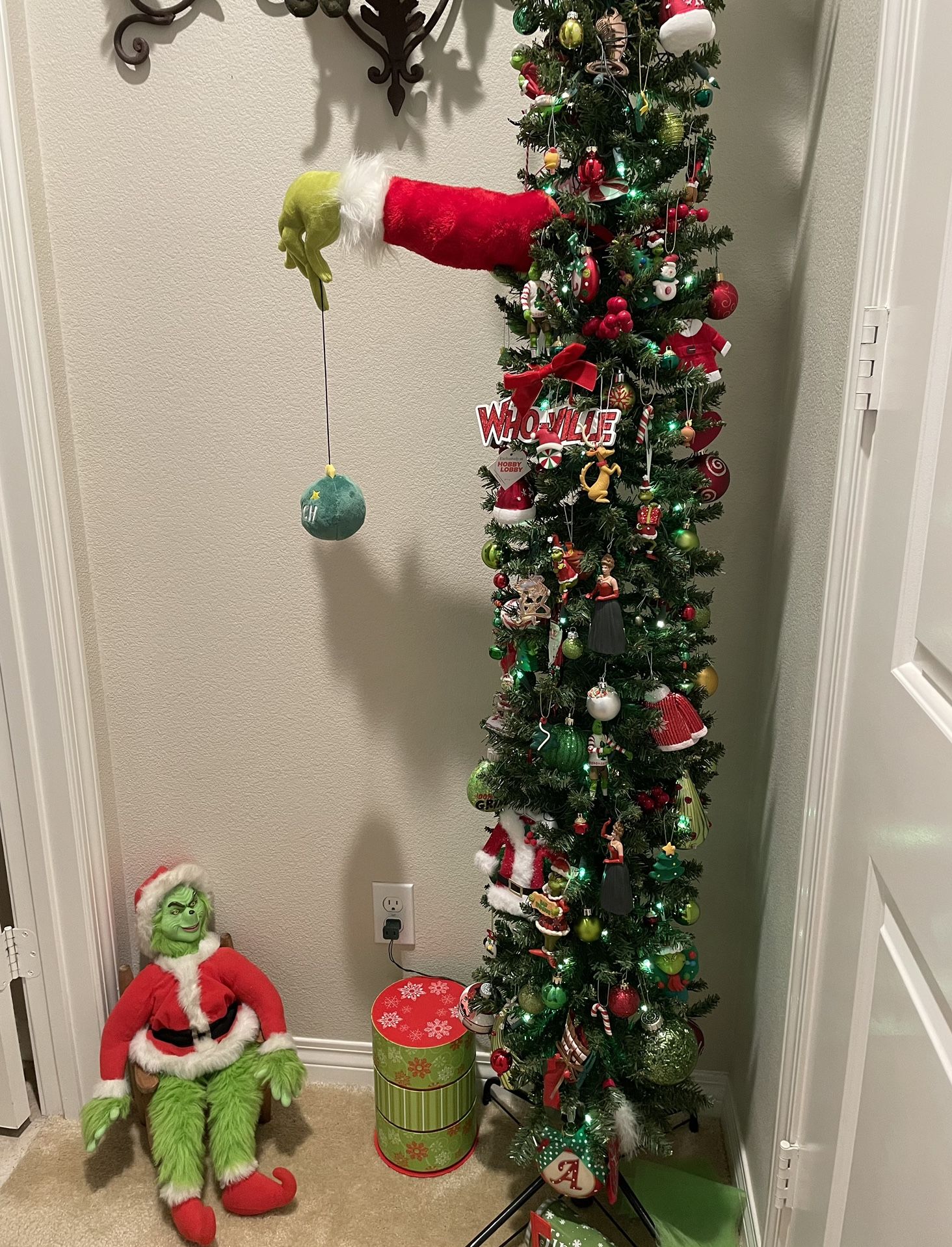 Grinch Hand For Xmas tree for Sale in Chula Vista, CA - OfferUp