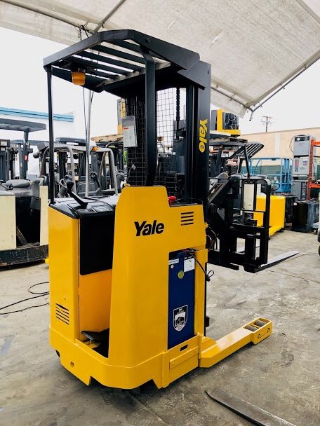 (2) 2008 Yale NR040 Reach Truck Forklifts, 4000LB, 7000 Hours ...
