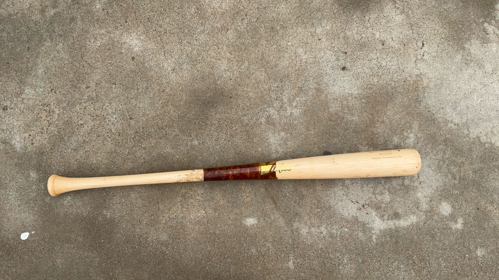 Victus Custom Crafted V-cut Maple Wood Bat 34 Inch for Sale in Chula ...