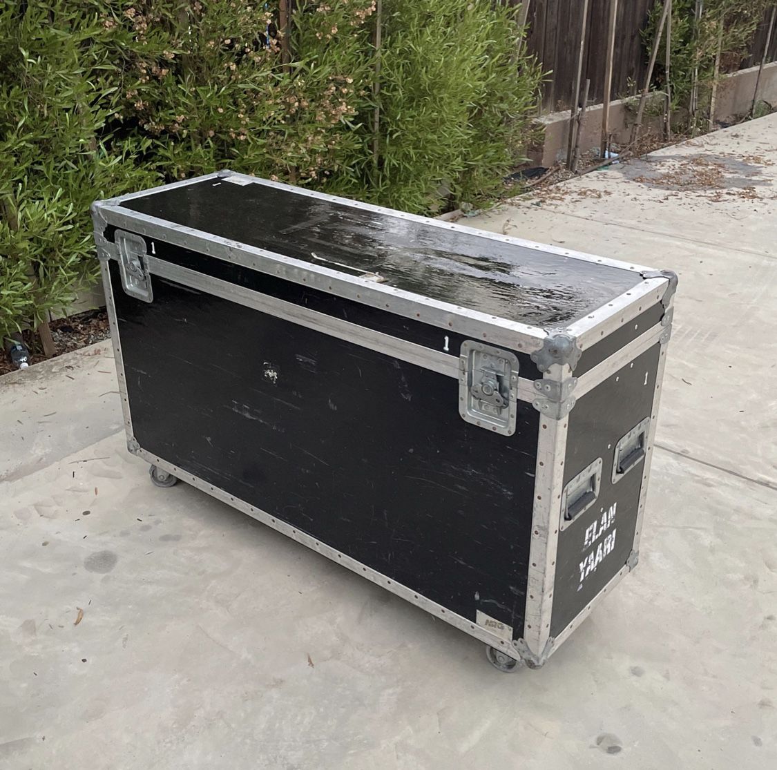 Studio Case / Trunk for Sale in Pasadena, CA - OfferUp
