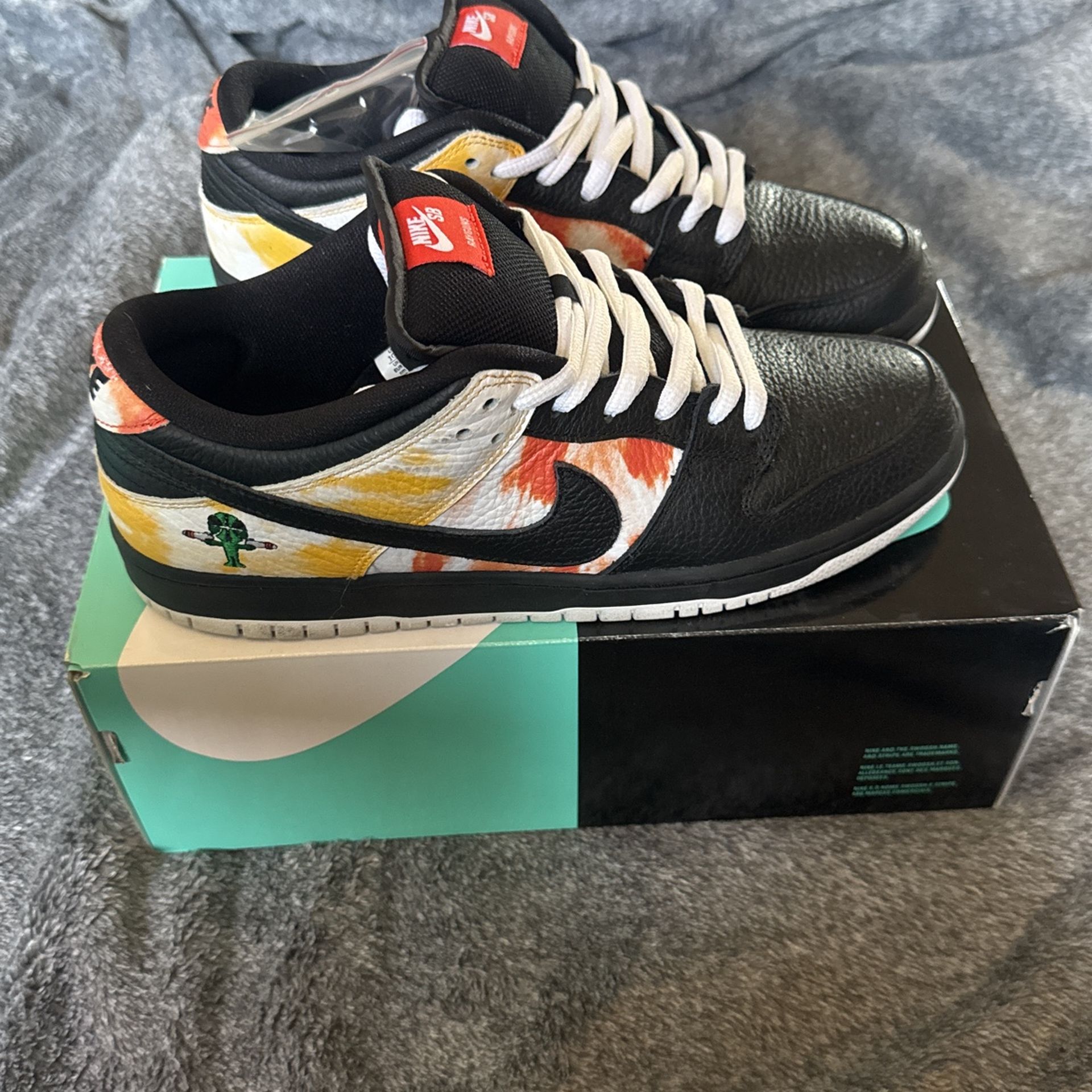NIKE DUNK SB LOW RAYGUN TYE DYE BLACK for Sale in Cypress, CA - OfferUp