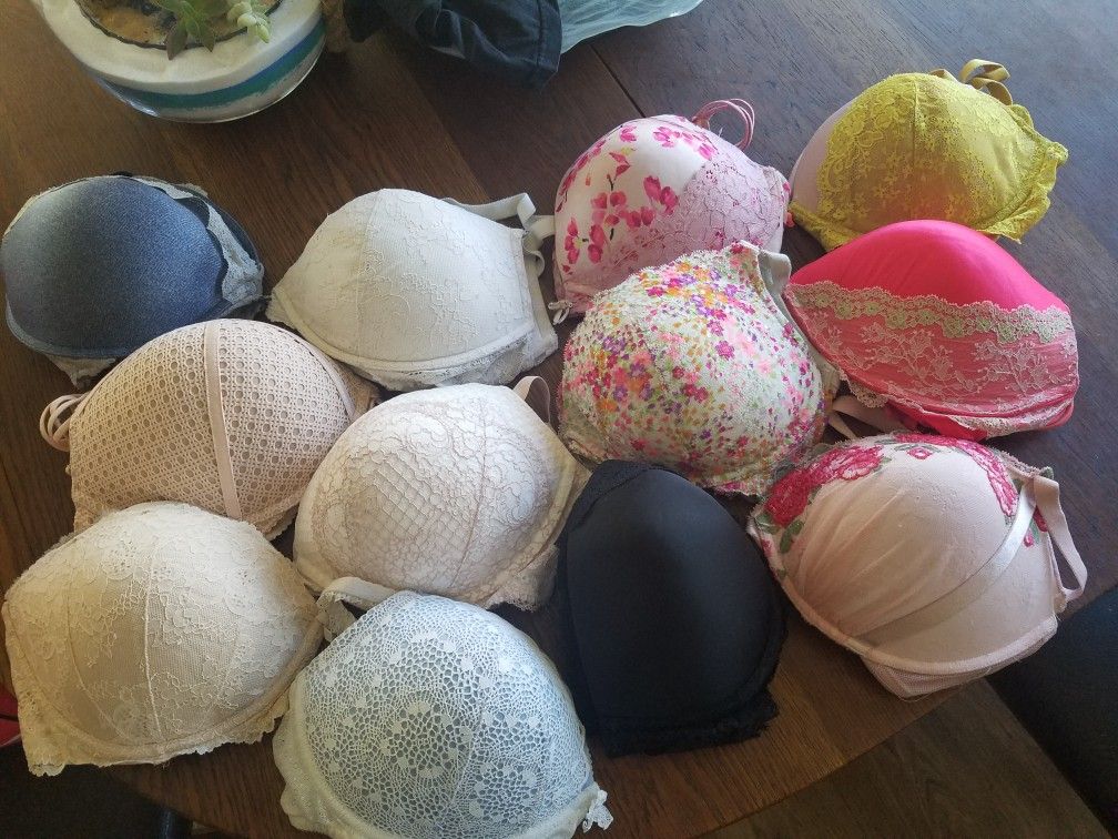 Victoria's secret 38DD bras for Sale in Corona, CA - OfferUp