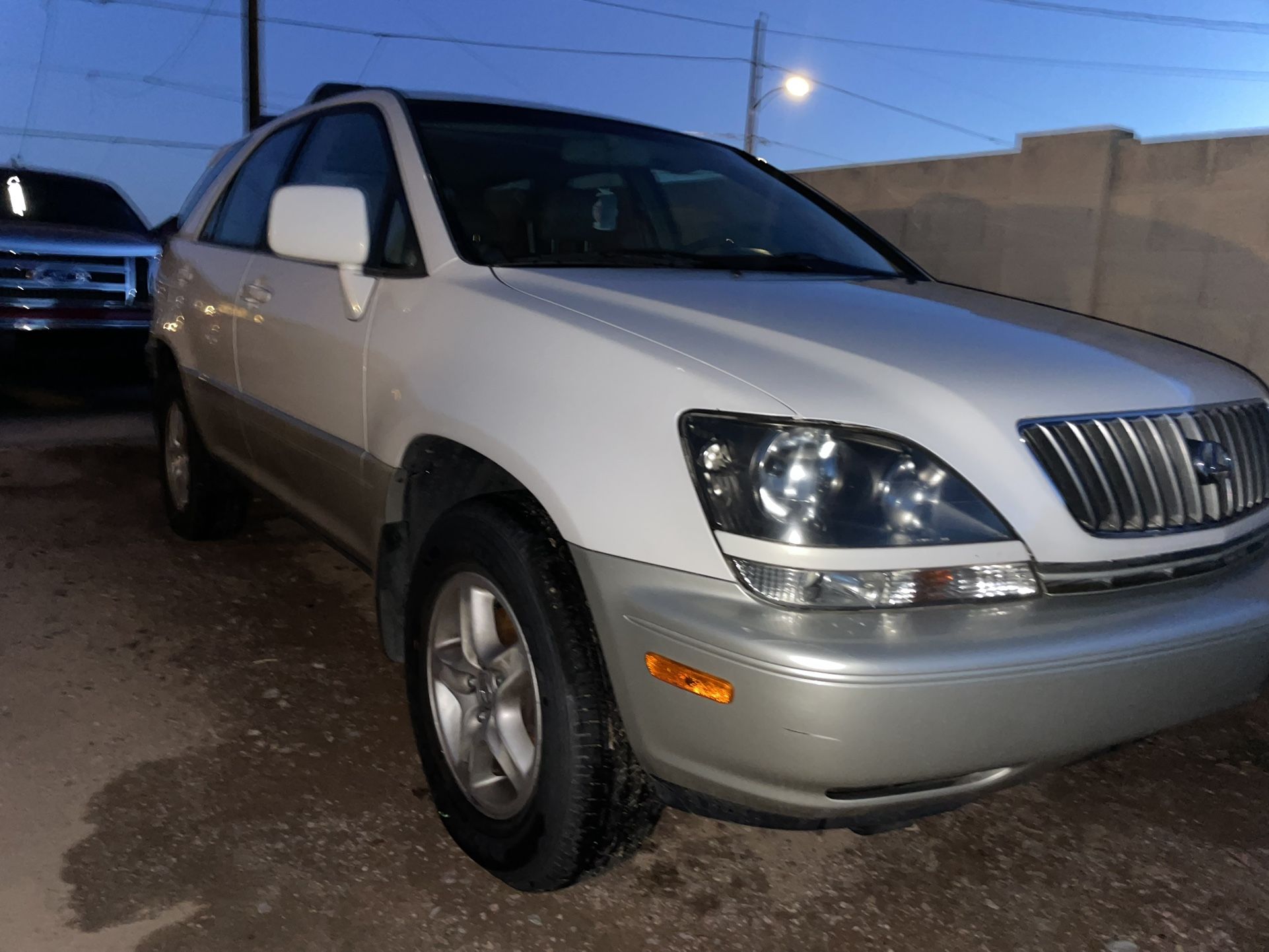 2000 Lexus Rx 300 for Sale in Peoria, AZ - OfferUp