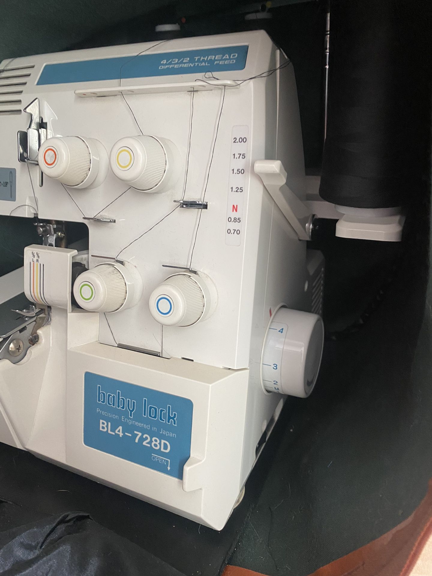 Baby lock Bl4-728D SERGER machine for Sale in Kent, WA - OfferUp