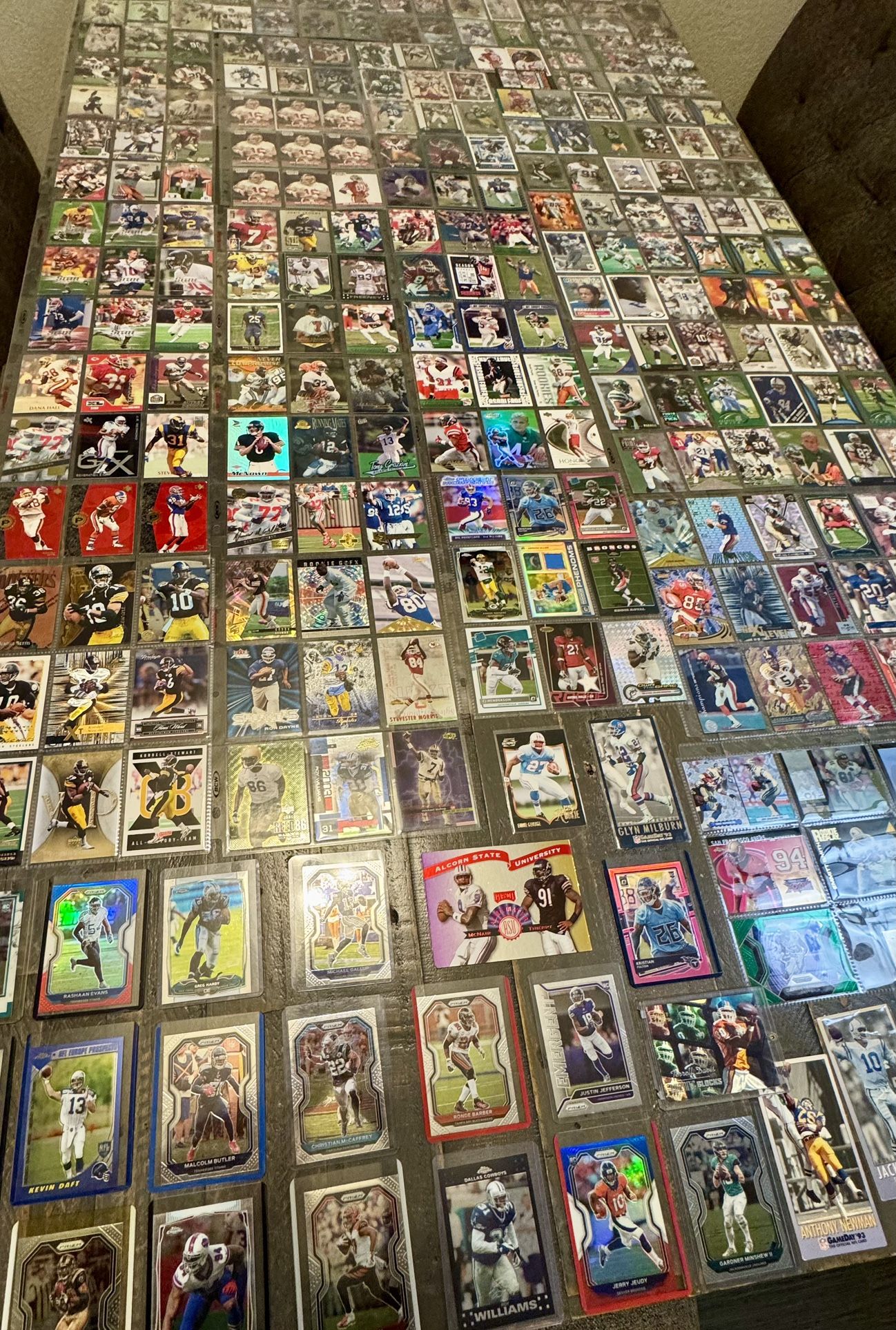 Large Lot olf Football Cards for Sale in Sacramento, CA - OfferUp