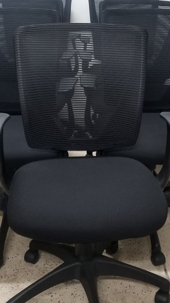 Staples Vexa Mesh Office Chair, Computer Desk Ergonomic Swivel Rolling ...