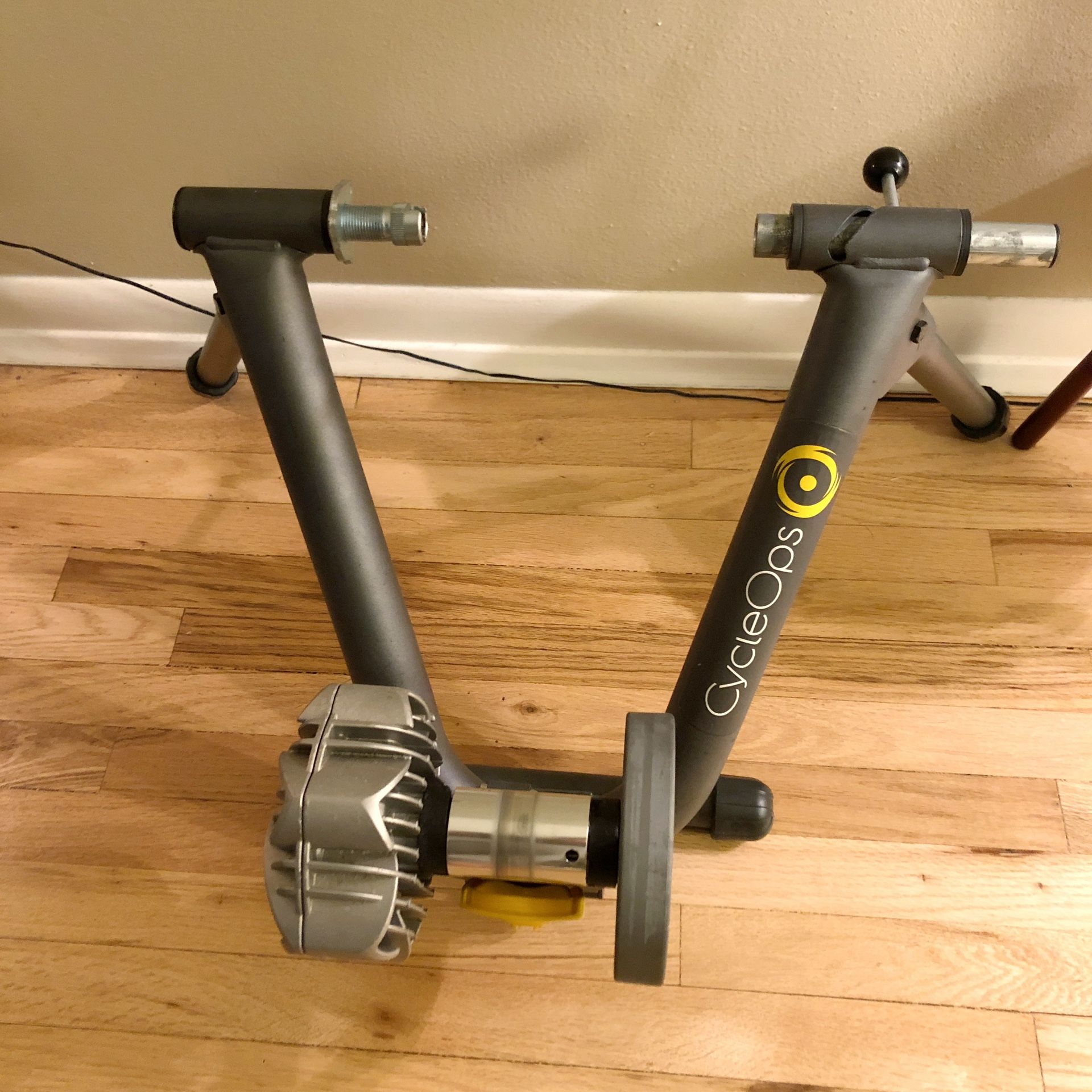 CycleOps Fluid 2 Indoor Bike Trainer for Sale in Seattle, WA - OfferUp