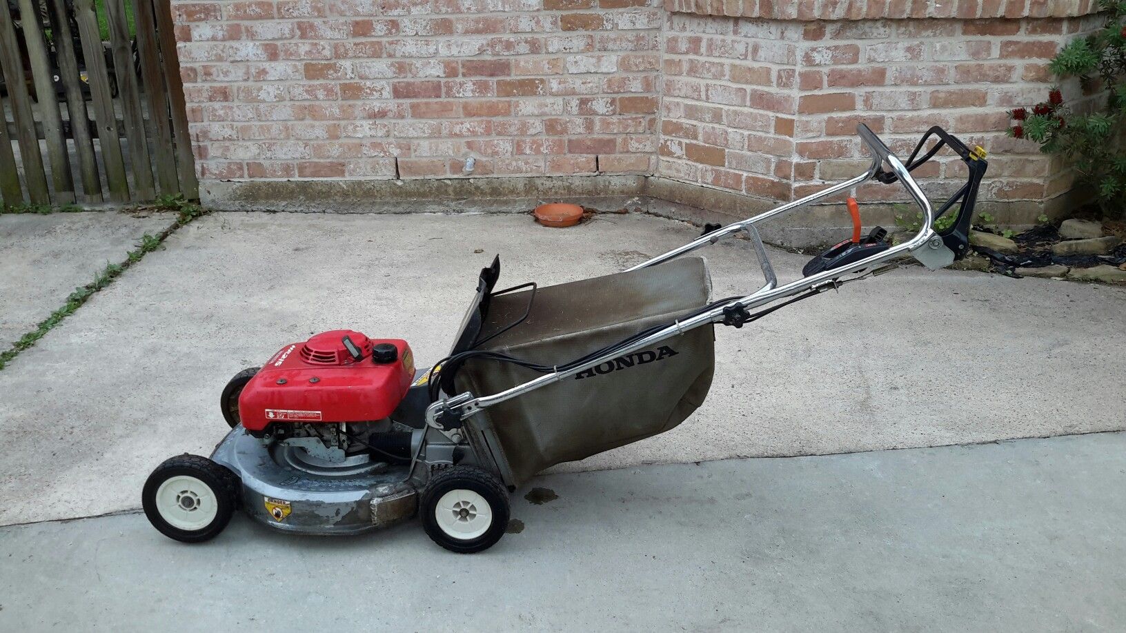 Honda self propelled lawn mower with bag model hr215 aluminum deck runs ...