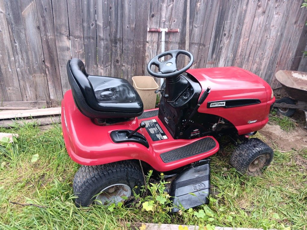 Craftsman Lt 3000 Riding Mower Tractor for Sale in Jurupa Valley, CA ...