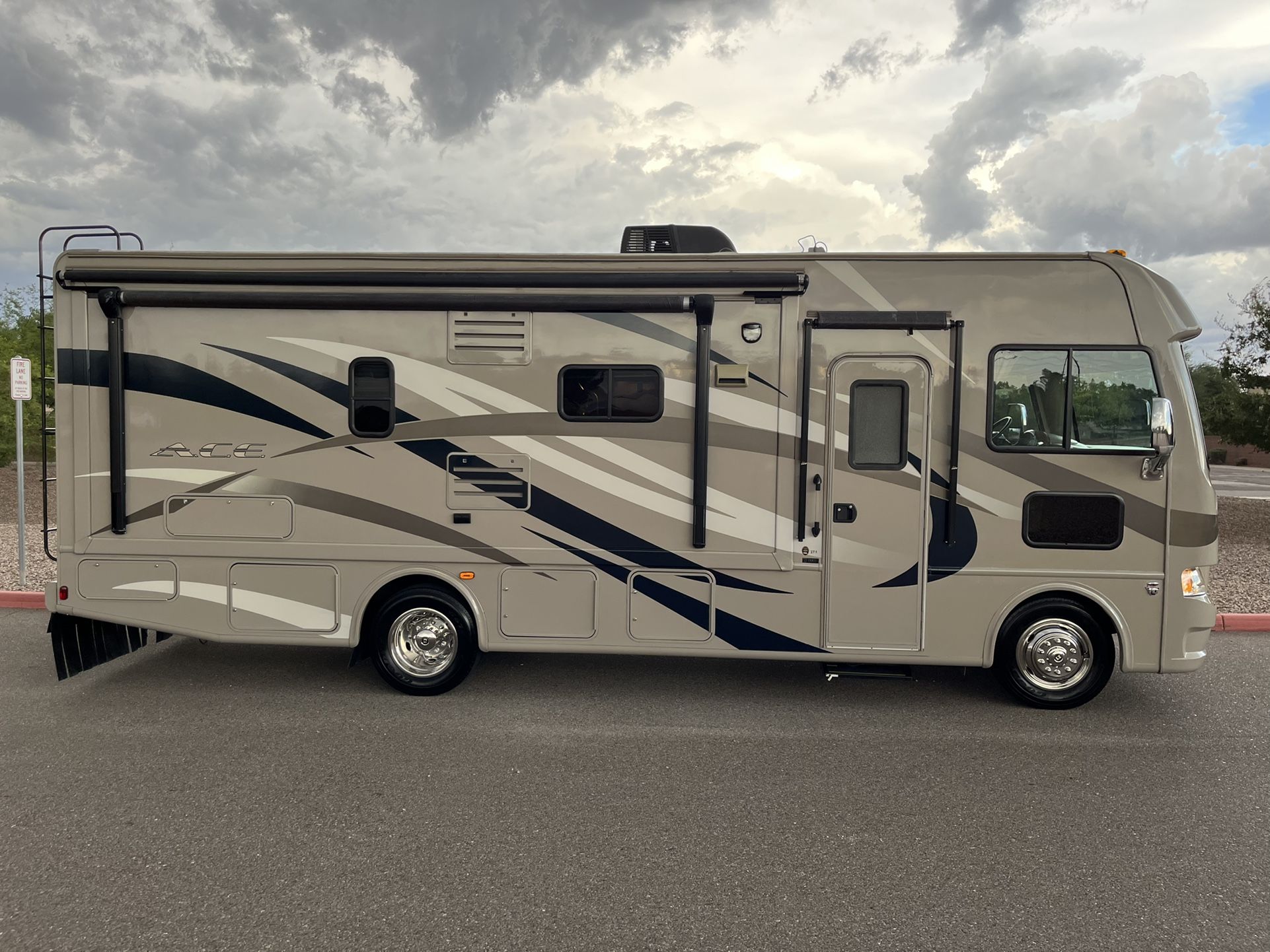 2014 Thor Ace 27.1 for Sale in Phoenix, AZ - OfferUp