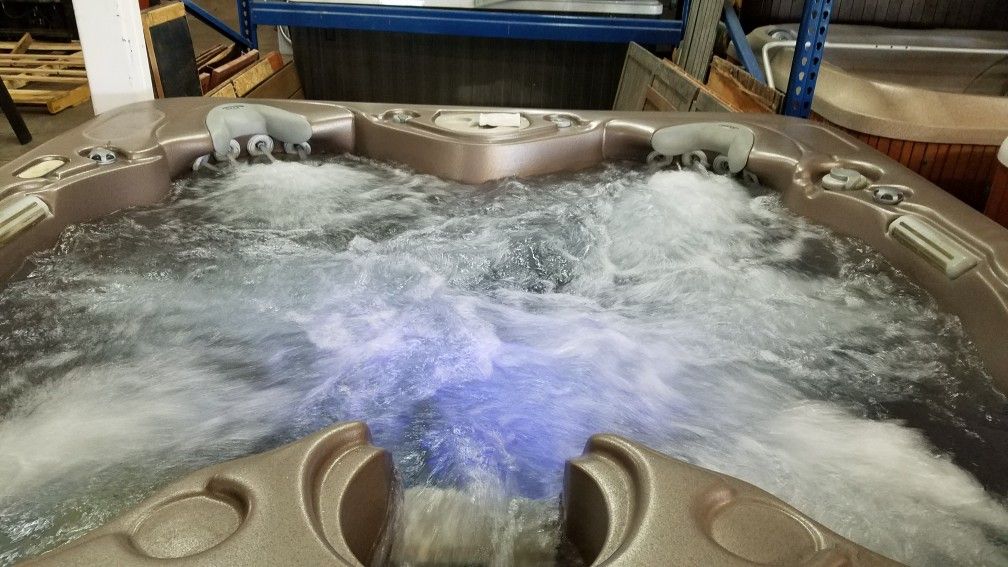 Pre-owned Maax 470 hot tub for Sale in Chandler, AZ - OfferUp