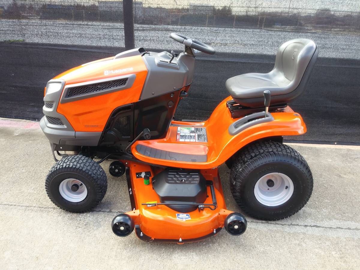 New 54-inch Husqvarna Riding Lawn Mower for Sale in Mansfield, TX - OfferUp