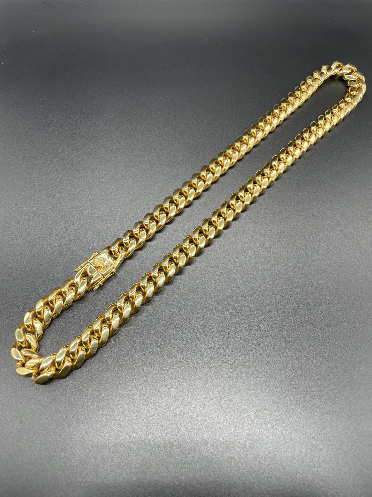 18k Gold Chain Necklace Cuban Link Miami Style for Sale in Phoenix, AZ ...