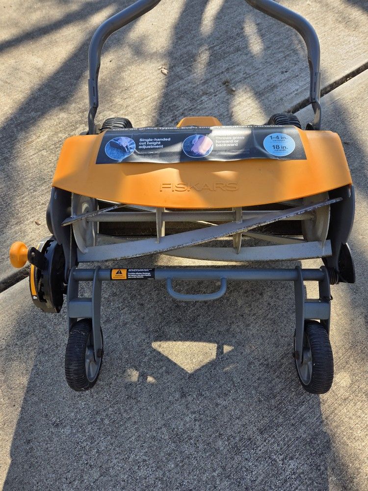 Fiskars Reel Mower for Sale in Charlotte, NC - OfferUp