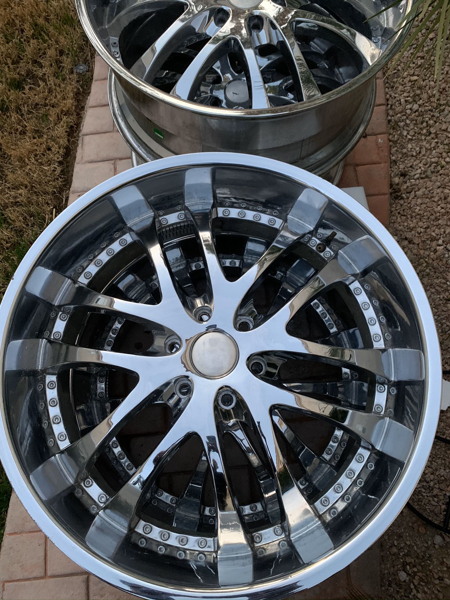 24” inch Chrome rims with caps for Sale in Las Vegas, NV - OfferUp