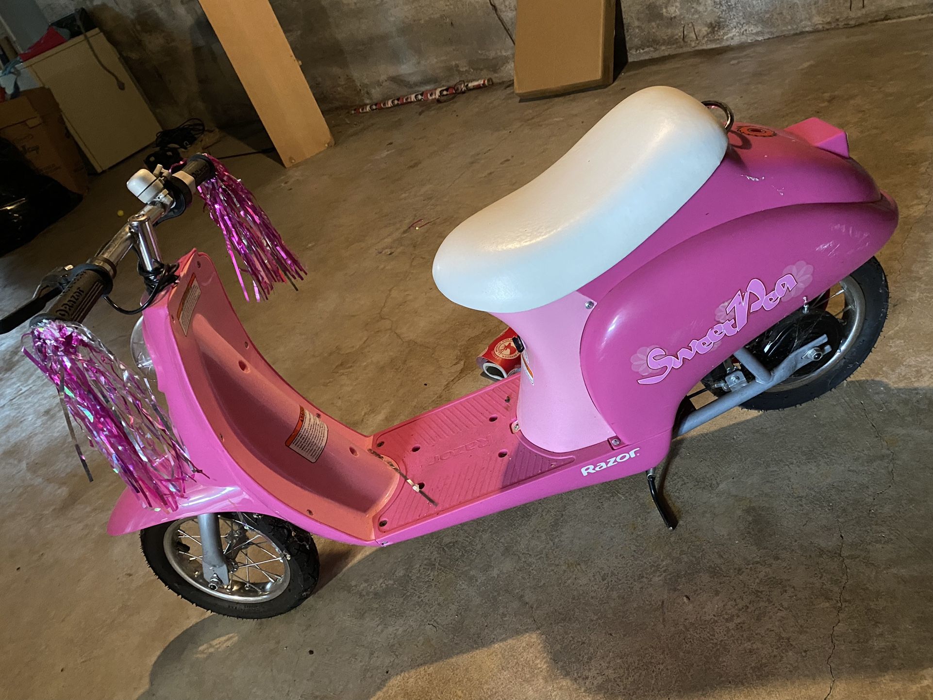 Pink Razor Moped for Sale in Grays Harbor County, WA - OfferUp