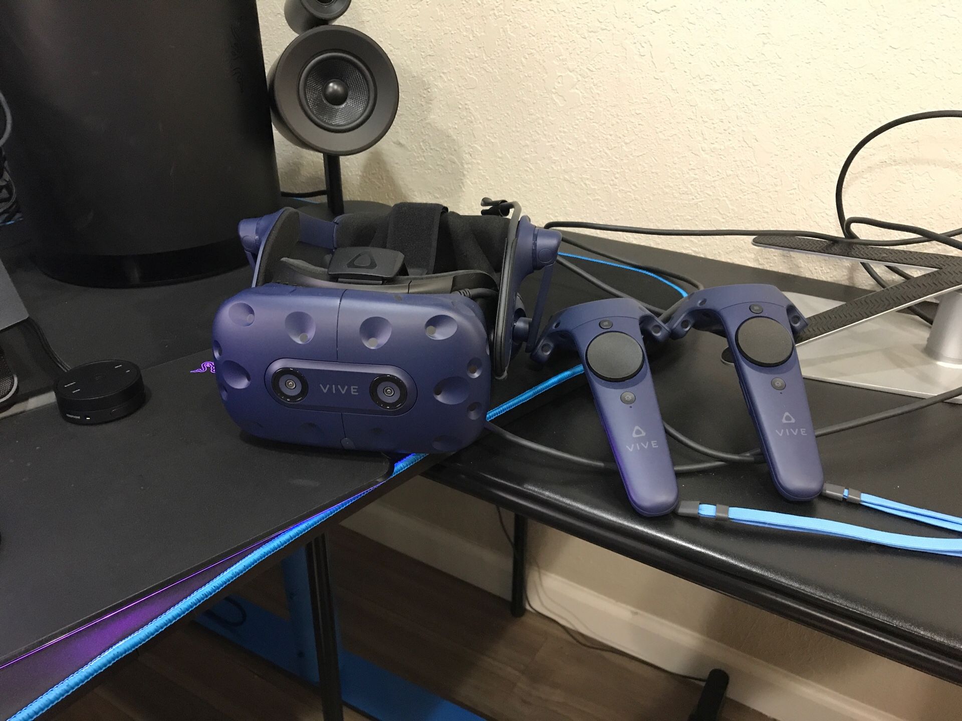 HTC VIVE PRO with sensor stands and $400 wireless adapter kit for Sale ...