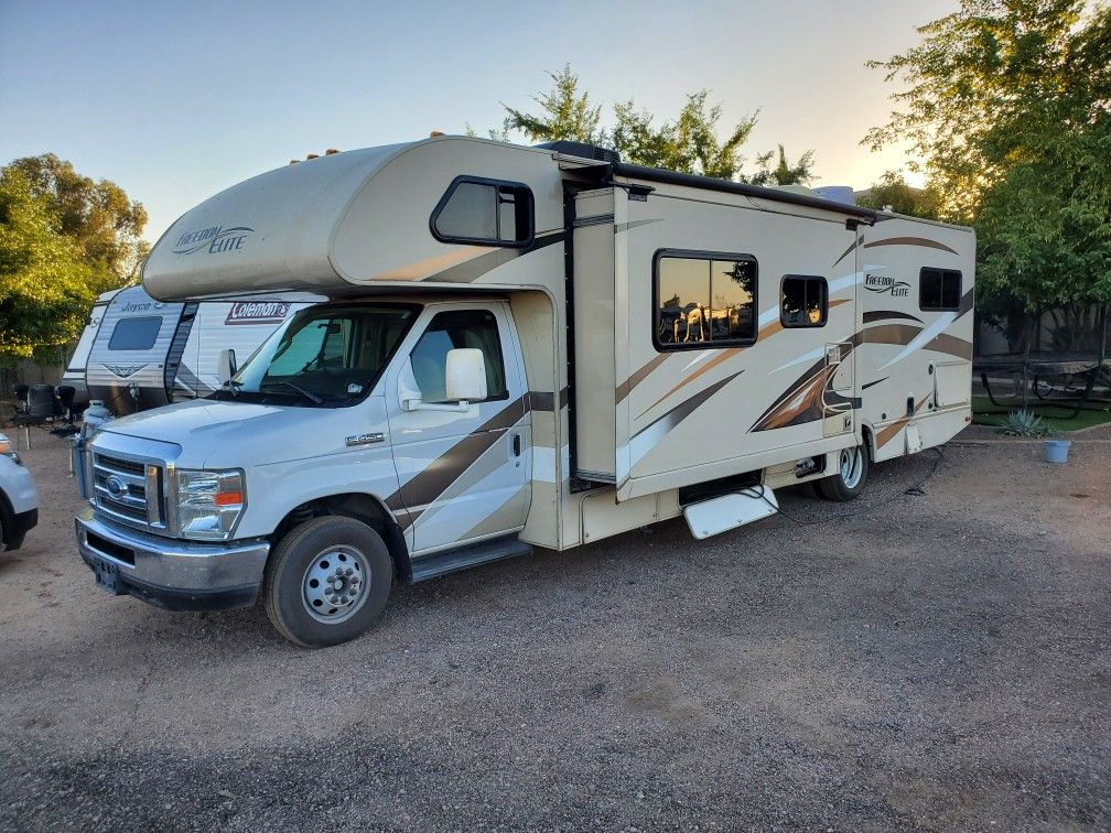 2017 Freedom Elite 30 ft Class C RV motorhome sleeps 10 2 slides 110k ...