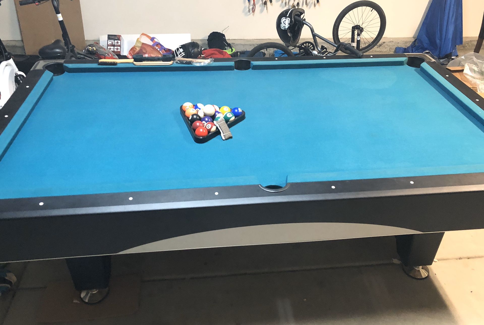 Minnesota Fats Pool Table & Accessories 8ft for Sale in Riverside, CA ...